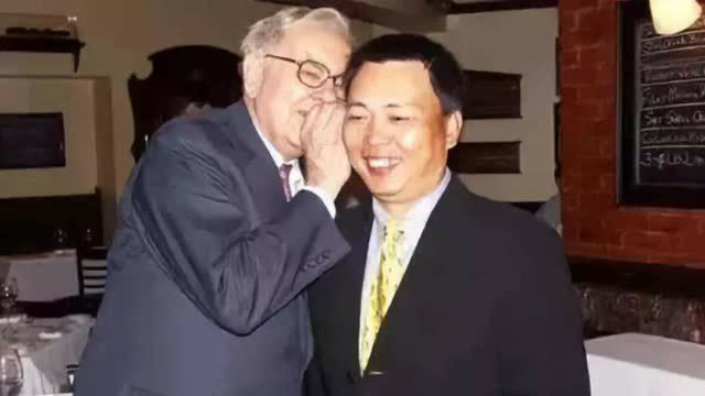 花62万美金和巴菲特吃饭的中国人,如今已经身价百亿!