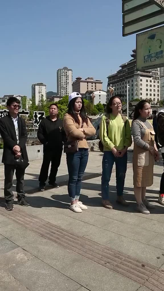 腿脚不好,马路都过不去#搞笑 #短视频#交通安全 #魅力全开