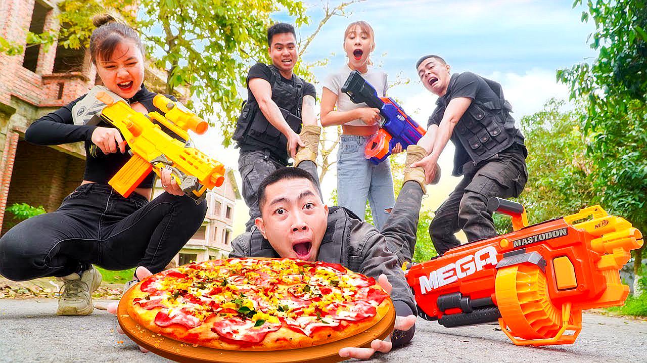 CS真人版:坏蛋小伙子盯上小姐姐的披萨!