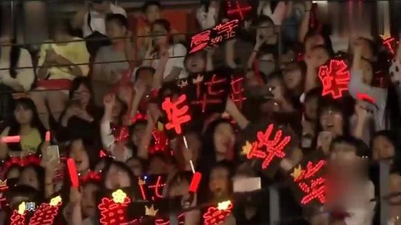 华晨宇实力演唱《我管你》燃爆全场,EXO跟着一起high