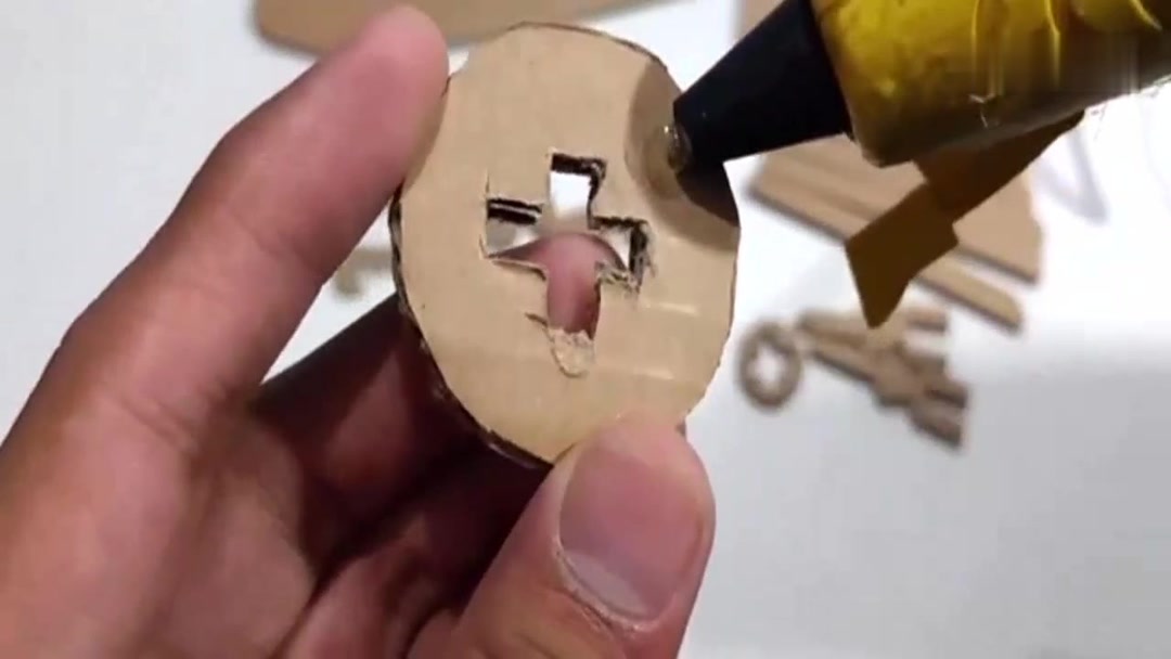 要不要这么天才,纸板自制直升机模型