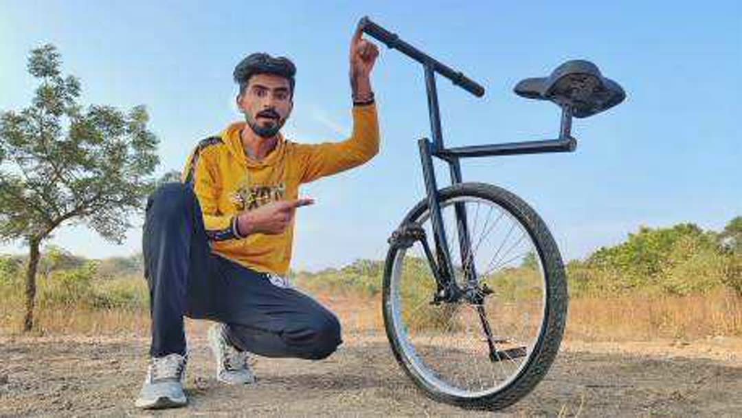 国外达人新实验,设计出单轮脚踏自行车,网友:“这都能行?”