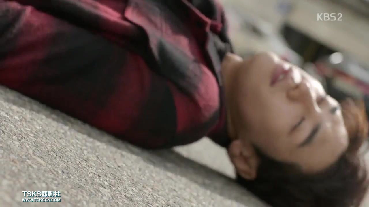 男主受伤晕倒--住在我家的男人cut1