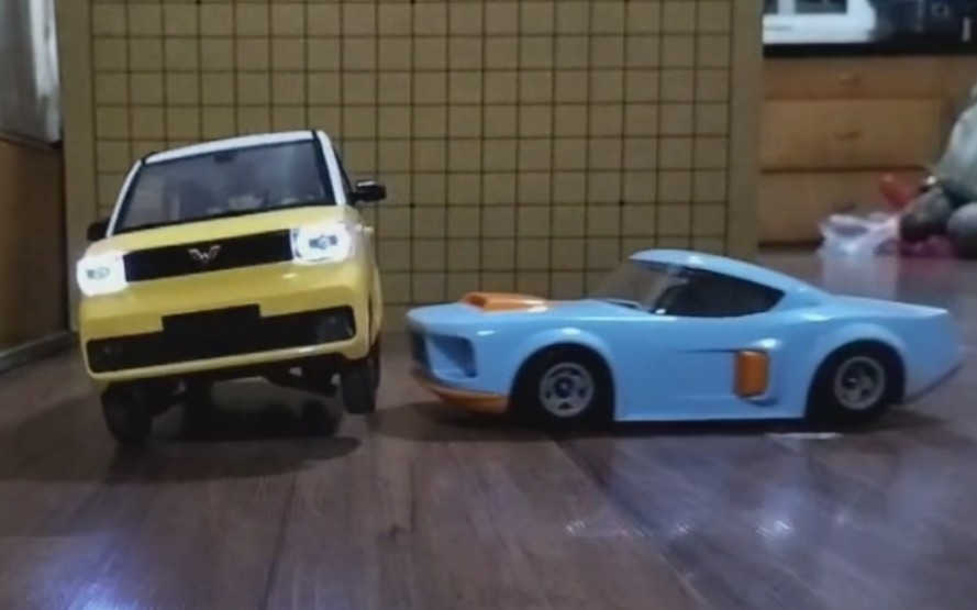 顽皮龙宏光mini中保研碰撞测试 悬挂太过于仿真