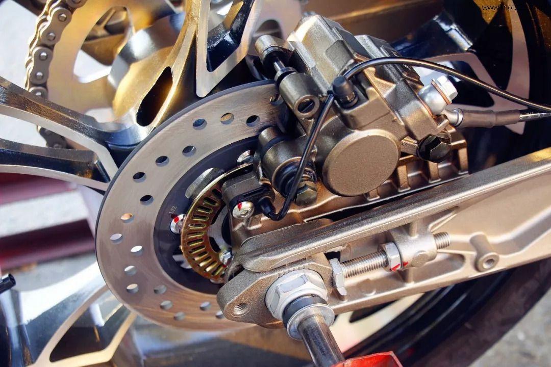 ABS刹车系统来的早是怎么回事?