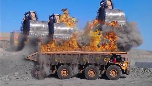 极端危险的最强大的重型卡车,作业场面震撼到你了吗