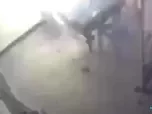 手机不正规充电爆炸,现场堪比大片爆炸。规范使用电器,珍惜生命