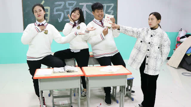 短剧:新老师让同学们自我介绍,学生名字都和小猪佩奇有关系