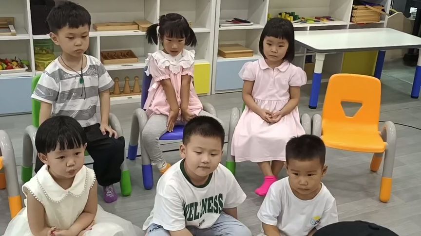 看我全情投入的听ߑ�Jeef老师讲绘本故事#课堂实录 #托育早教