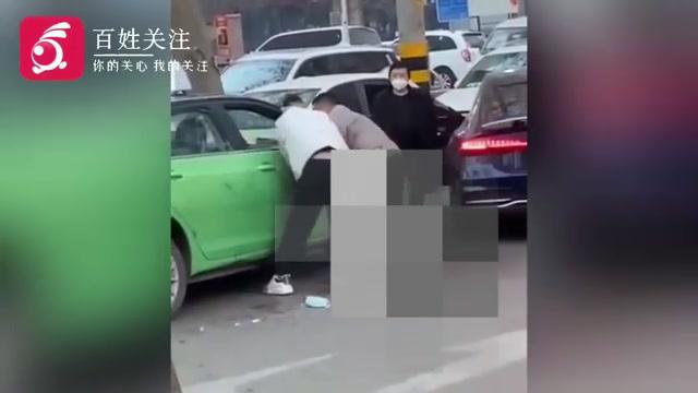 西安一出租车司机持刀伤人警方通报:因剐蹭产生矛盾