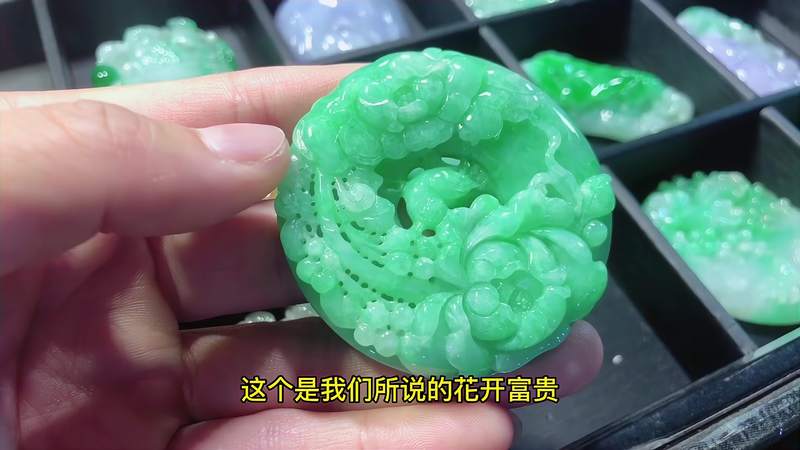 四会天光墟翡翠市场满绿翡翠山水牌,开价5800