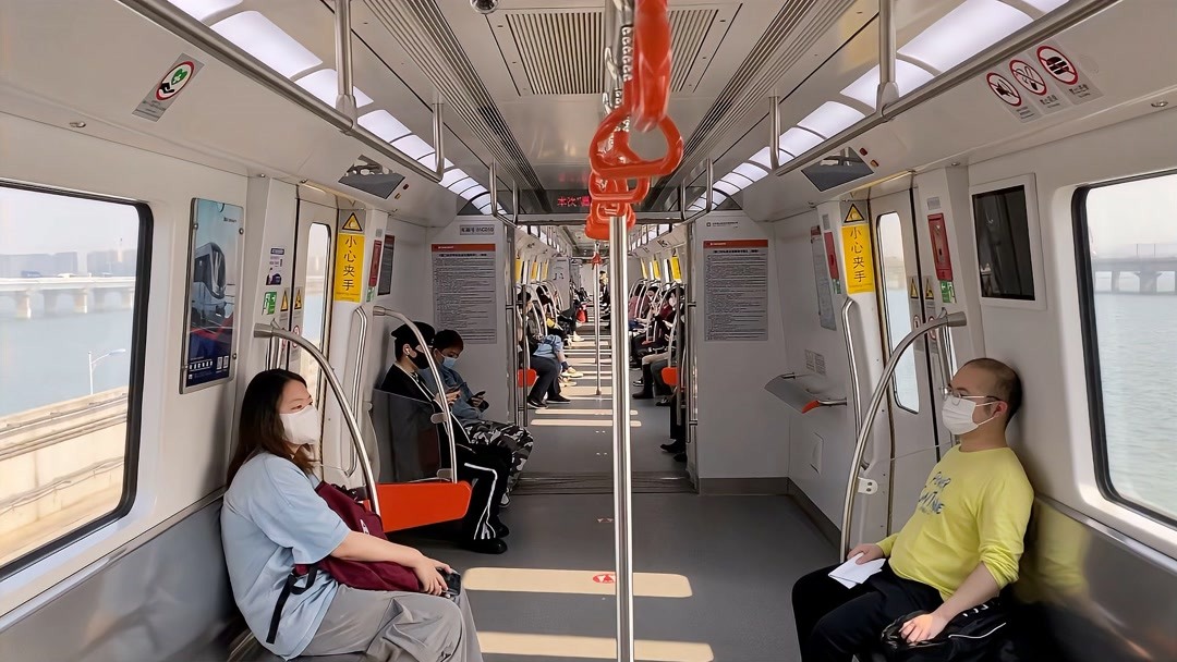 从厦门北站坐地铁1号线去市中心,有段路可以看到海平面,真壮观