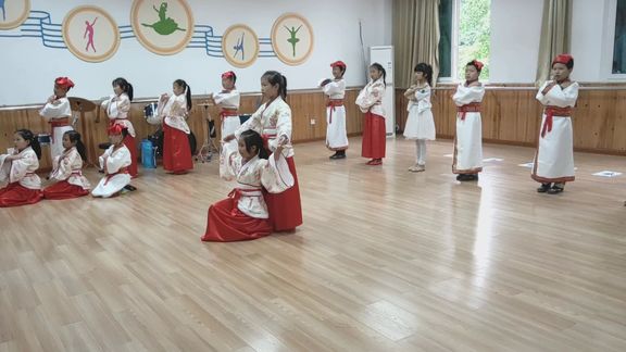 这次六一节目没有选上,不过可以周一早上升旗仪式表演了
