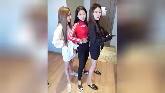 妹子还小想试试职业装的感受