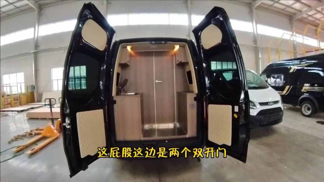 今天带你们看一辆实用性很强的房车,这样的的布局你们觉得怎么样