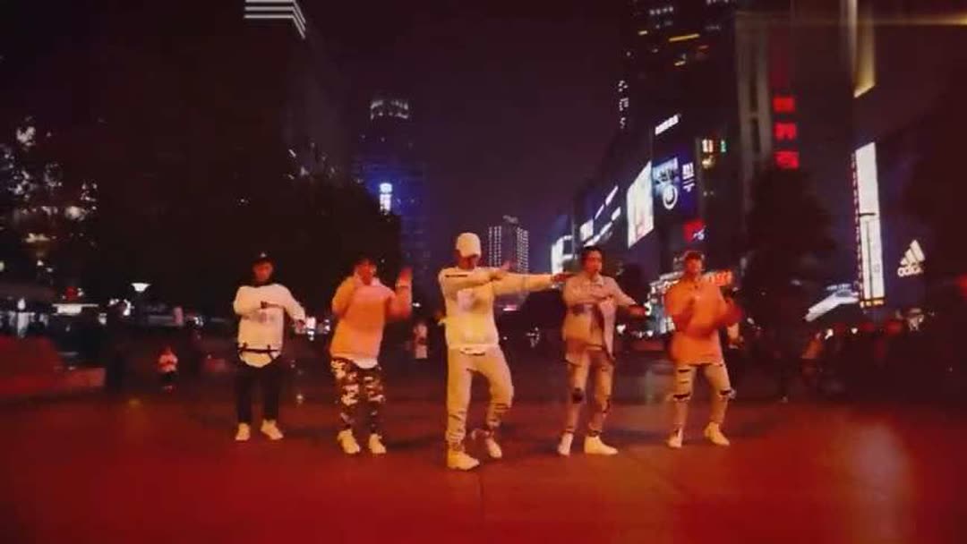 2019最火抖音舞蹈《Good boy》街头现场飙舞?有没有被他们圈粉