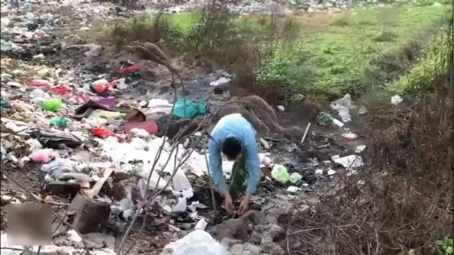 在垃圾堆中捡到一块丢弃的电话手表,带回家,被修复的焕然一新