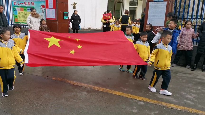 萌版护旗手上线,幼儿园体操运动会真是太难了,还有半路逃跑的