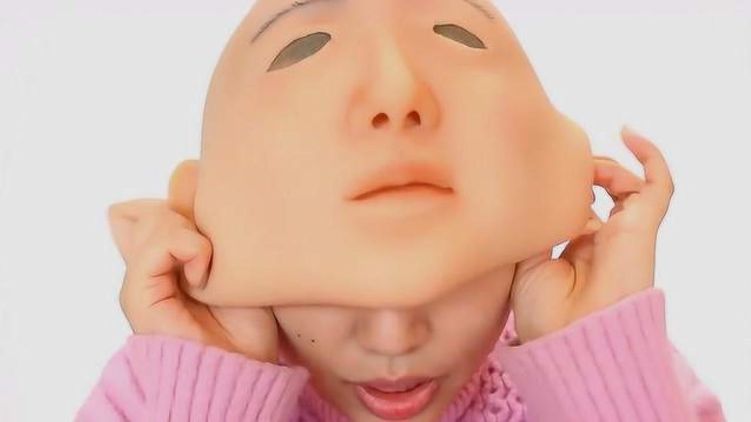 日本发明“人皮头套”,猛男戴上秒变辣妹,老婆都分不清
