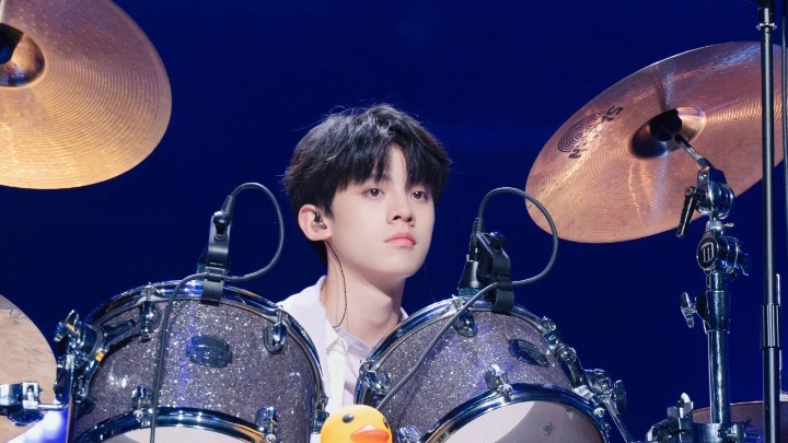 今天更新左航的微博照片,左航的进化伦的直拍我看了好几遍了,左航太...