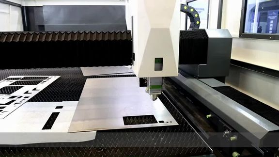 功率开2000W,切割2毫米厚的碳钢标准件不到半分钟完成