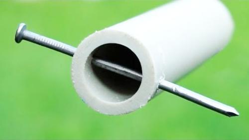 一截塑料管,小伙做成这个用具,建筑工看了都说好,真是天才