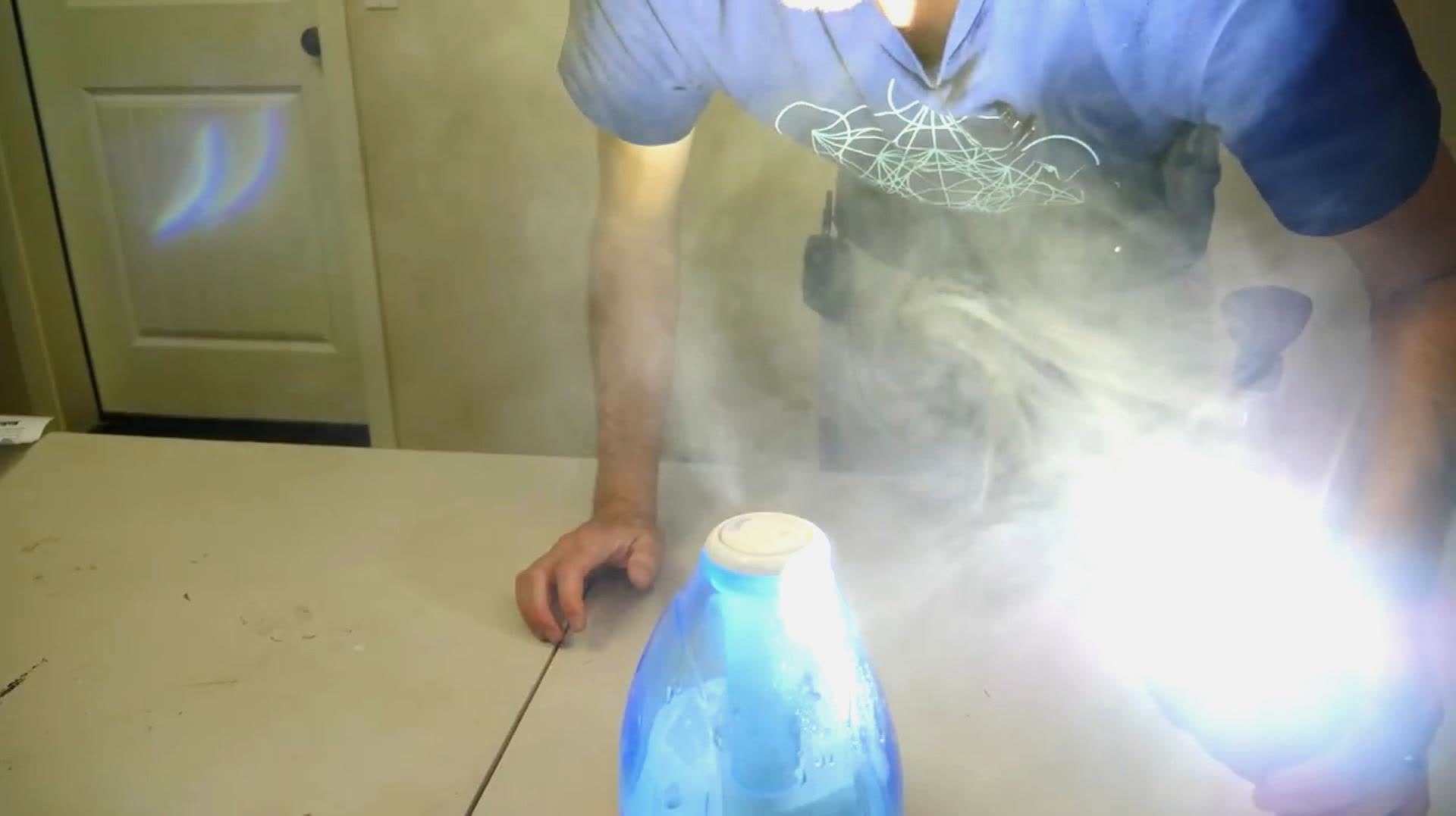 将苏打水放入加湿器会发生什么?这也太神奇了