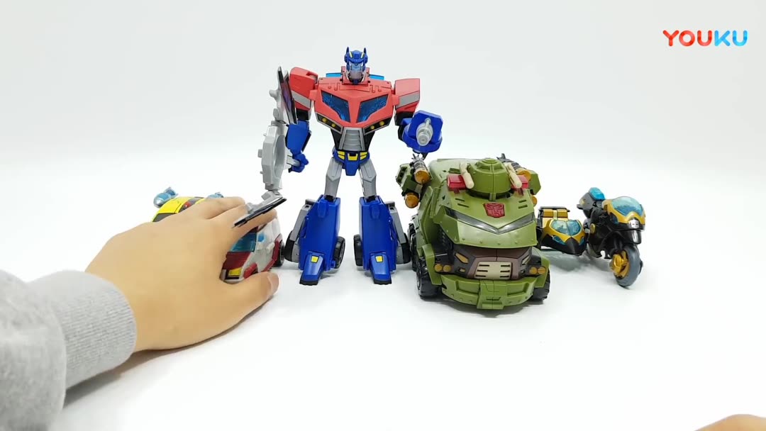大黄蜂擎天柱变形金刚机器人