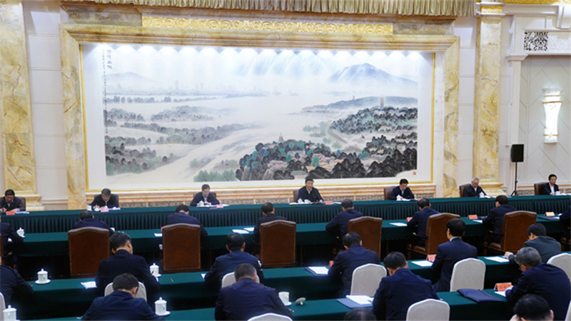 [视频]习近平在全面推动长江经济带发展座谈会上强调 贯彻落实党的...