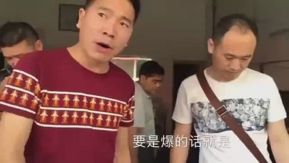 赌石实战:1万多翡翠原石现场切割,亏了