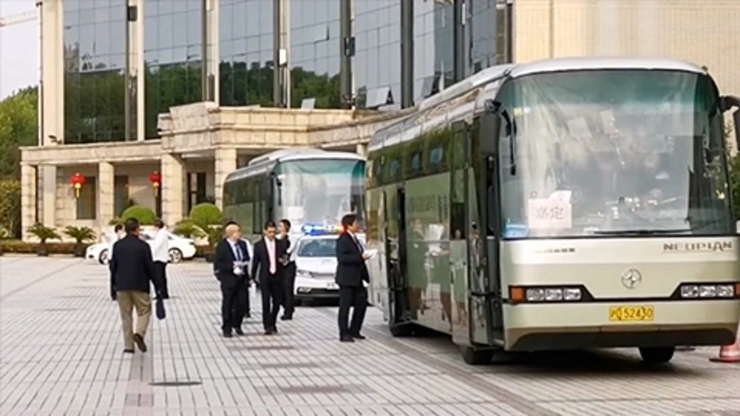 上海举行抗击新冠肺炎疫情表彰大会——嘉定抗疫先进团集合出发