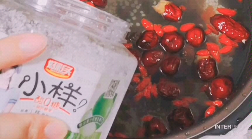 龙眼红枣薏米枸杞甜汤
