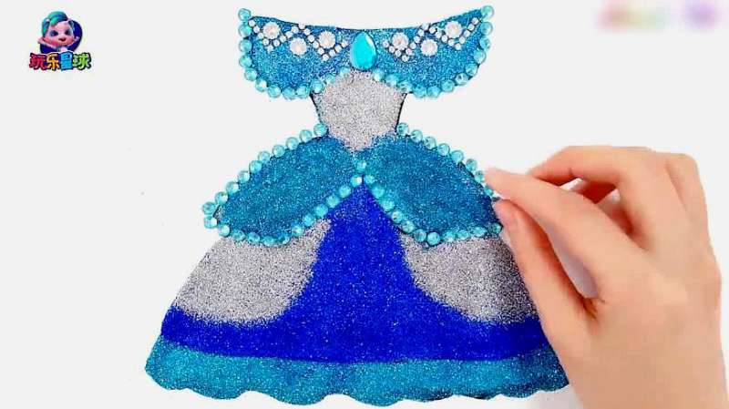 儿童绘画给公主裙简笔画涂上颜料和金粉漂亮得会发光