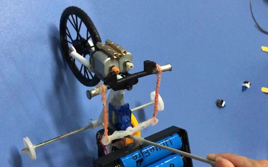 控制自行车把手转向角控制平衡