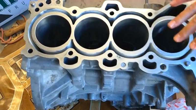 修车工教大家给悦达起亚发动机安装活塞环,这样安装才正确