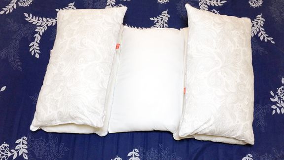 旧枕头一定要囤起来,这样改造一下,放在客厅超实用,省钱又好看