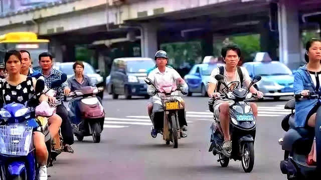 为啥这么多人买车后,把车在家停着,依然骑电动车上班?