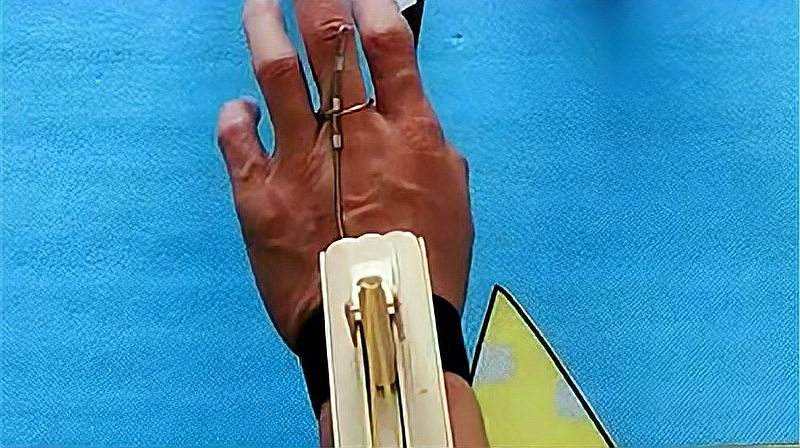 这才是真正的唐门暗器,小手这么一抖,真是防不胜防,太有才了