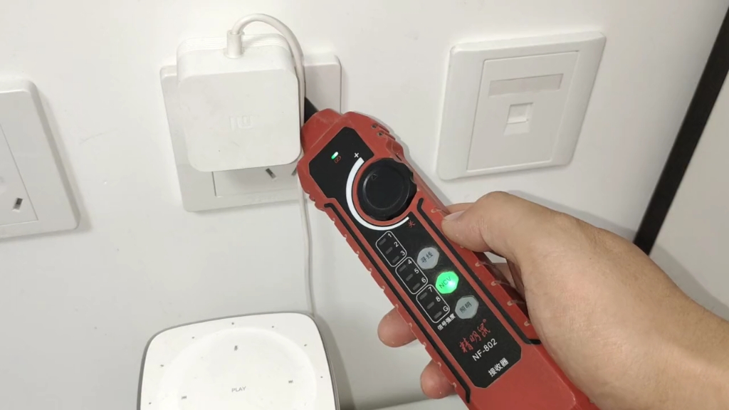 网络寻线器,还有那款比较哇塞?拿出来测一测.咱们对比对比.弱电工...