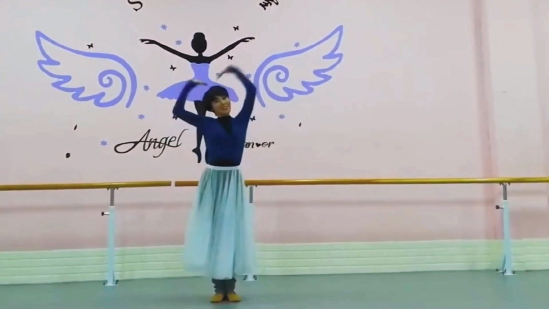 东西舞蹈视频女生版,这首歌太甜了动作超简单,一起来看看吧