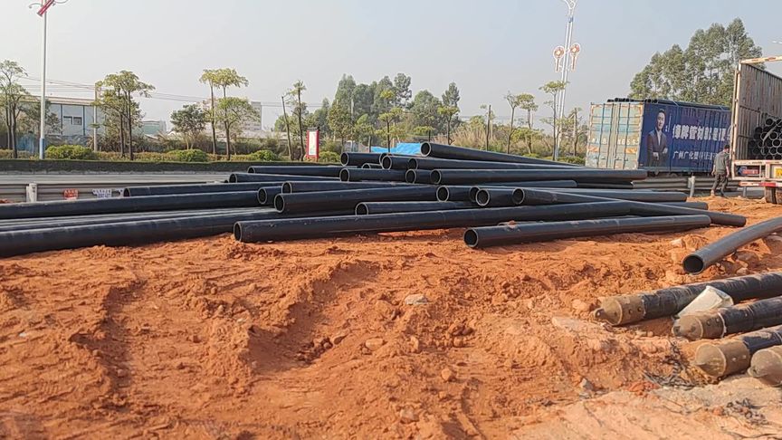 惠州大亚湾,大型拖拉管挑战失败。