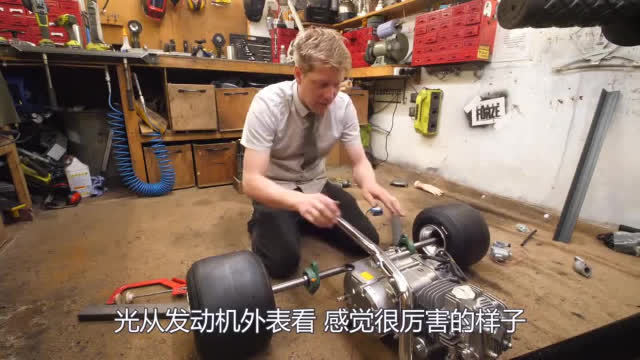 自行车也能玩漂移?牛人装上发动机,油门一踩跑起来太带劲!