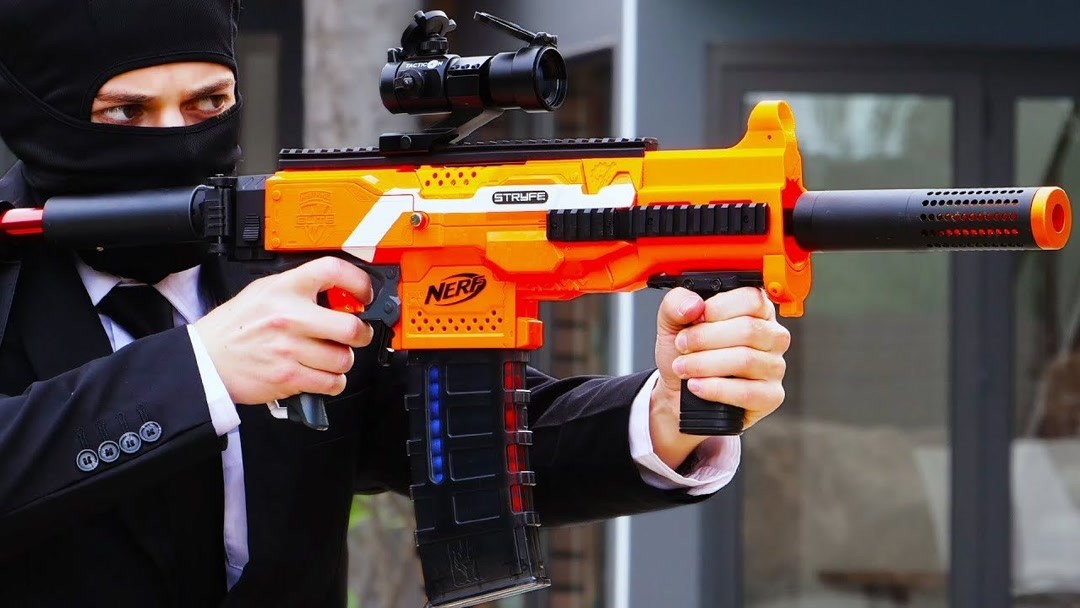 真人CS:超神狙击手一枪毙命!