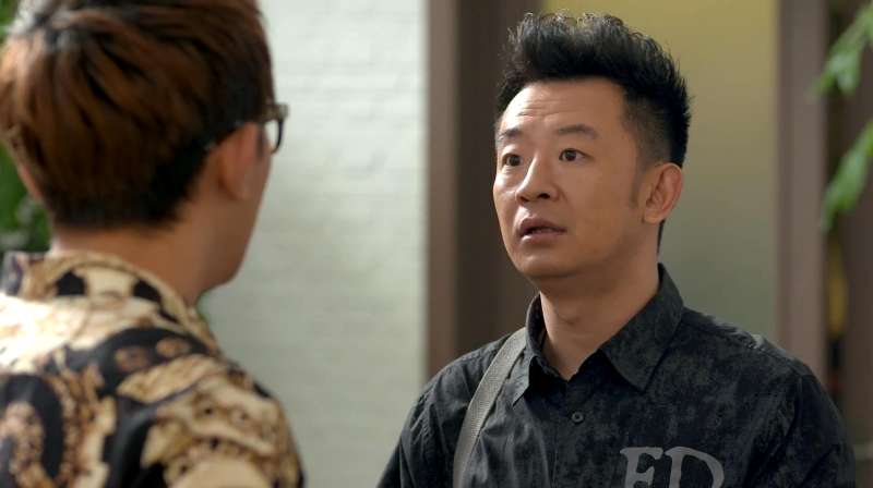 男子冒用别人名字来上班,谁知道立马就被拆穿,这下尴尬了!