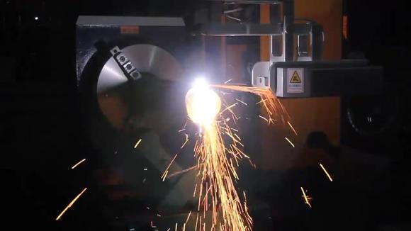 围观圆管五轴相贯线切割机演示,旁边的人都看呆了。