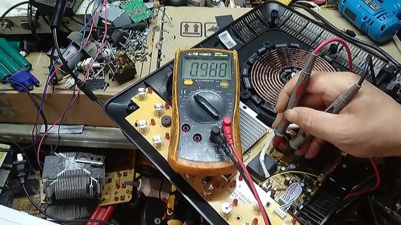 美的电磁炉显示E1不能加热维修教程,芯片级维修