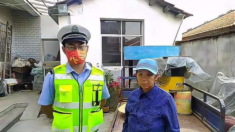 武汉 交警国庆期间在农村地区开展“金秋送安全”交通安全宣传活动 ...