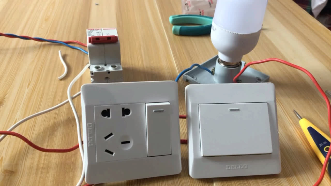 .五孔插座加双控开关.