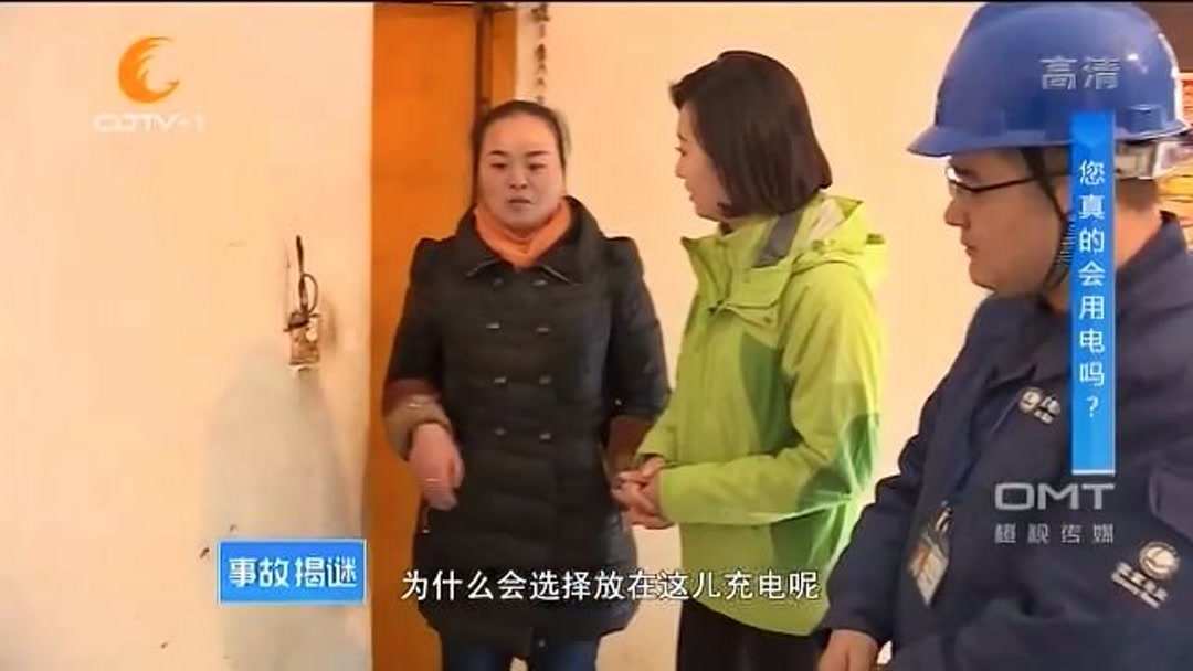 电动车室内充电有风险,不应挡住过道,阻碍生命通道