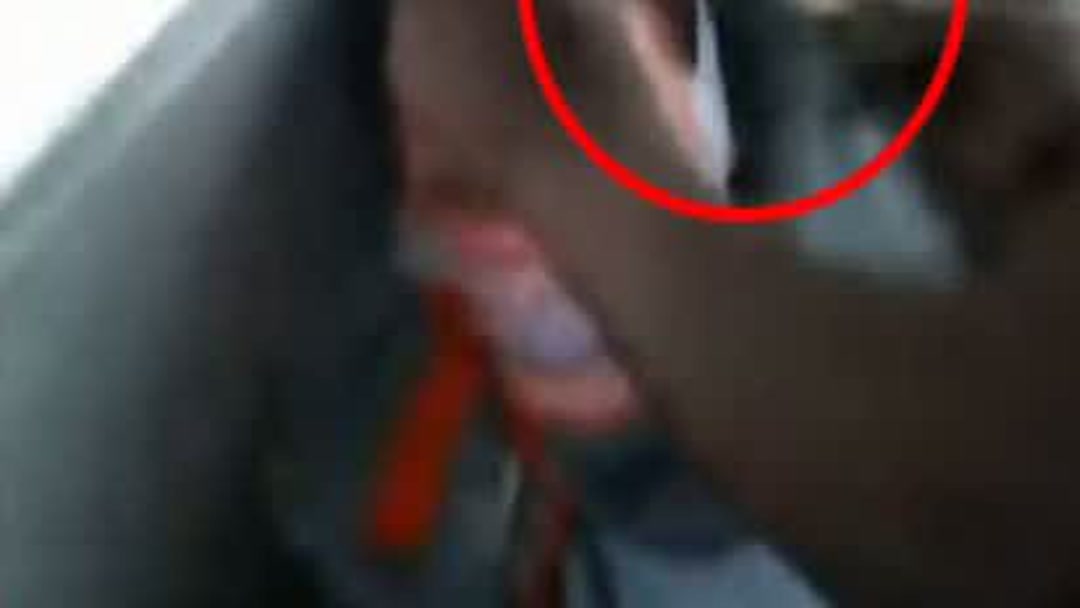 年轻人直播绑架虐待残疾人 超变态!应严惩